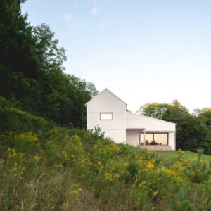 L'Abri and Construction Rocket complete Saltbox Passive House in Quebec ...